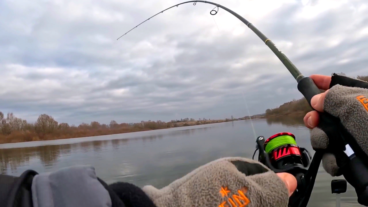 Поймали рыбу которой ДЕСЯТКИ ЛЕТ!! Рыбалка на спиннинг в ноябре