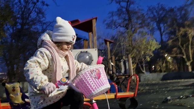 Алиса на велосипеде 🚲🚲🚲😀😀😀