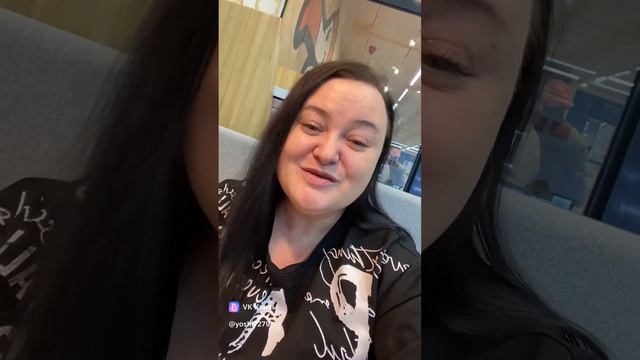 слово мамки пицца на тарелке