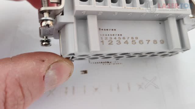 УФ лазерная маркировка на электронике