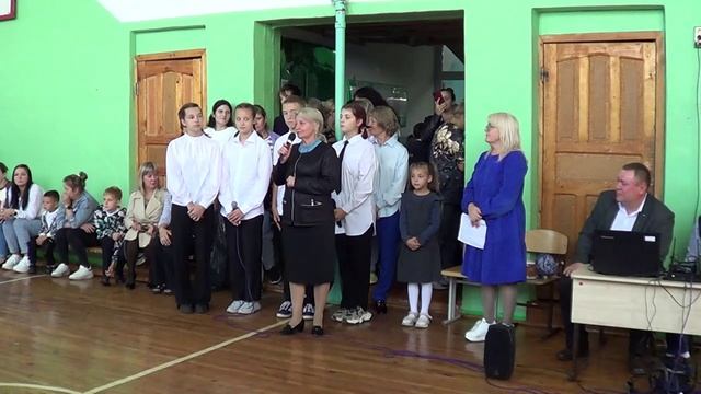 Торжественная линейка, посвящённая ДНЮ ЗНАНИЙ