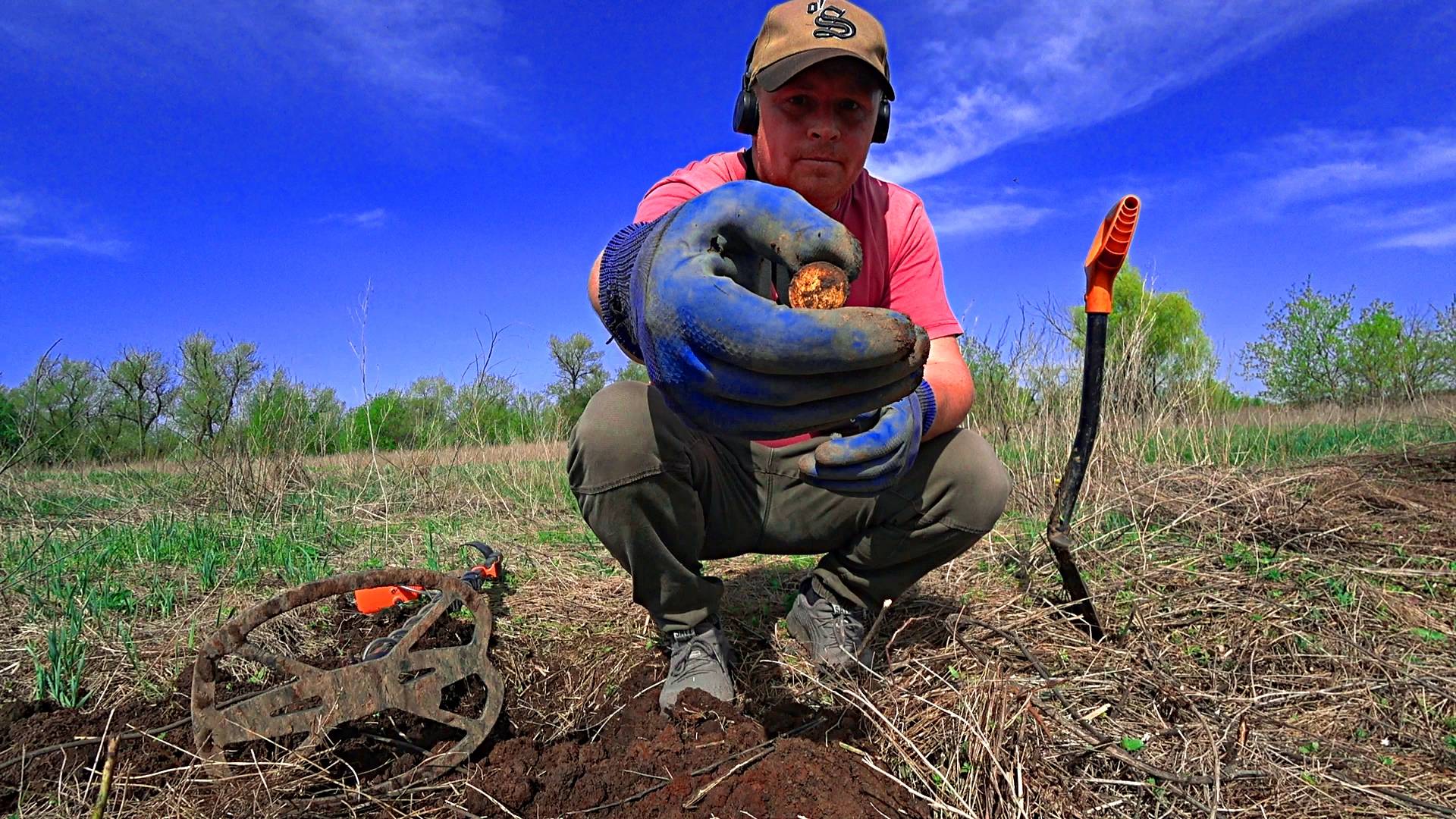 Поиск монет, выбитые места. Приборный поиск старины.