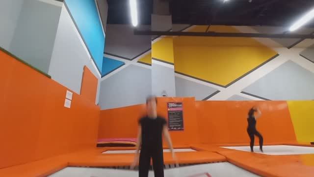 Поперечный шпагат в воздухе