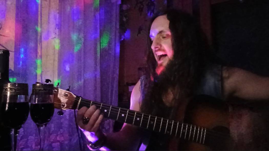 Никита "Бард" - Змеиный яд (Алексеев Н.Е. авторская песня под гитару)