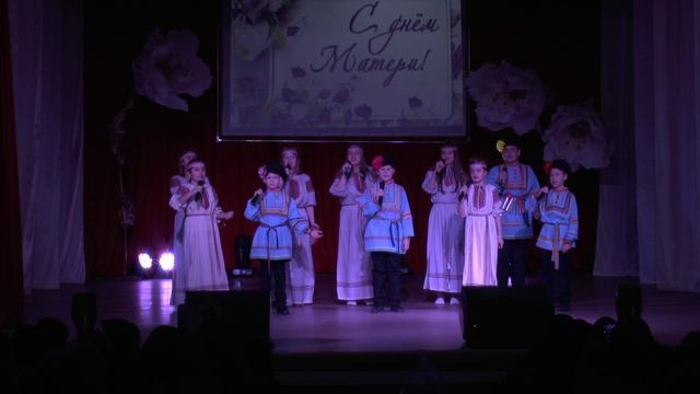 08 Ансамбль русской песни «Брусницы» - Вечор девки