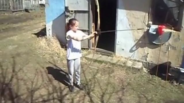 Маленькая амазонка как укор мужикам.