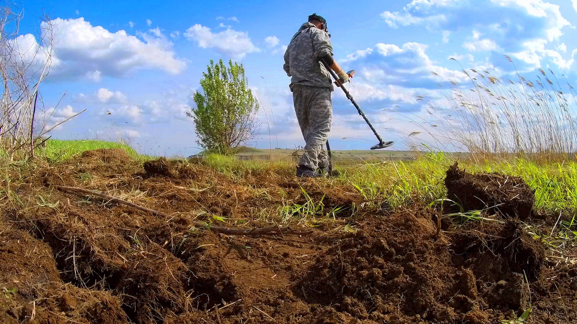 Уехали к черту на кулички в поиске клада. Этот сезон радует серебром.