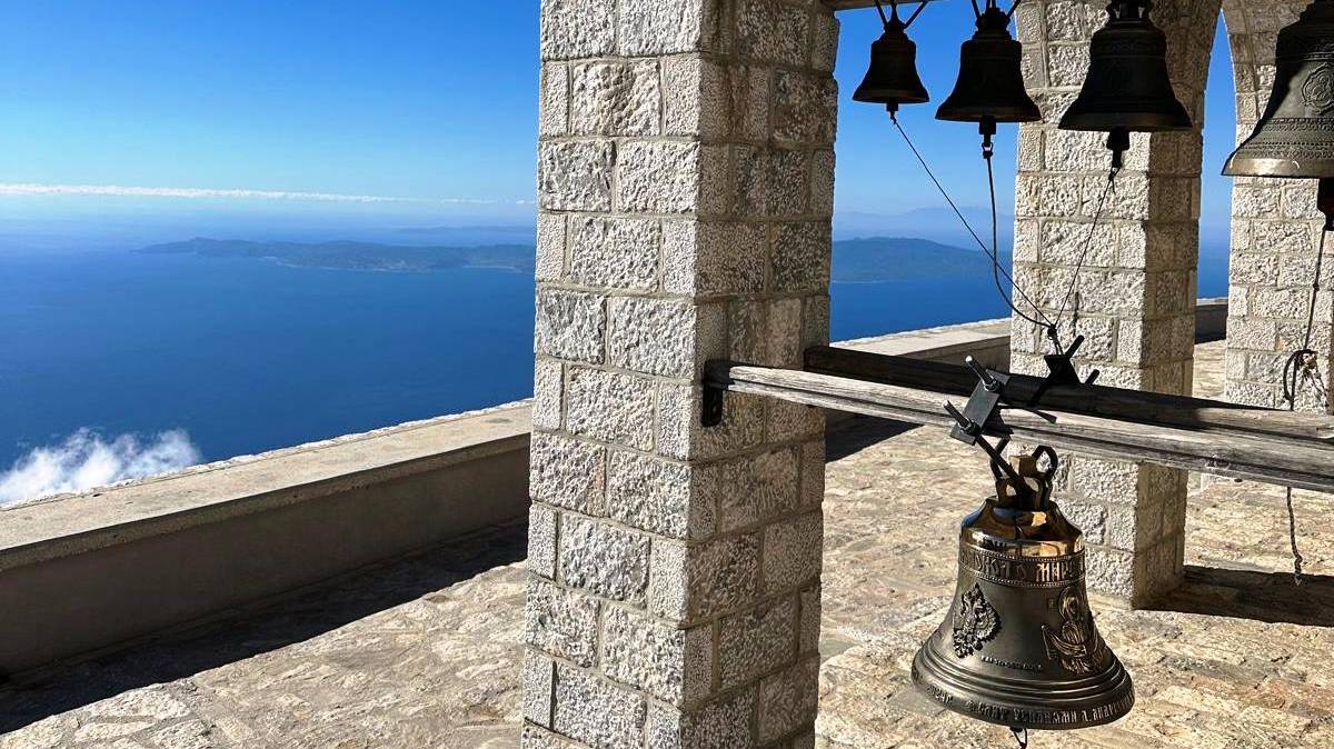 Казаки установили Памятный колокол на вершине святой горы Афон в Греции!