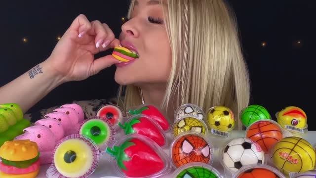 ASMR БАСКЕТБОЛЬНЫЙ ЖЕВАТЕЛЬНЫЙ МЯЧ, ФУТБОЛЬНЫЙ МЯЧ, СЛАДКАЯ ВАТА, СПОРТИВНЫЙ МЯЧ ЖЕЛЕ MUKBANG