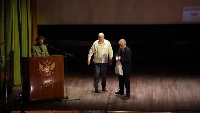 Вручение памятных медалей