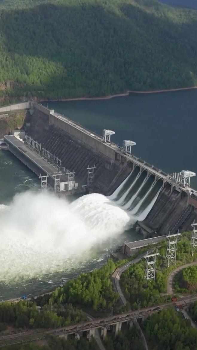 Красноярская ГЭС - Одна из самых мощных в мире! Рядом с Дивногорском.mp4