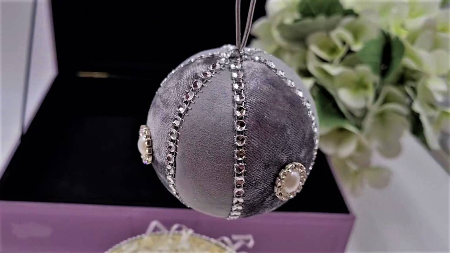 Декорируем новогодний шар 🎄✨🎉 своими руками. Рассмотрим варианты.