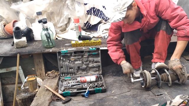 Замена амортизатора в Renault Laguna 2.