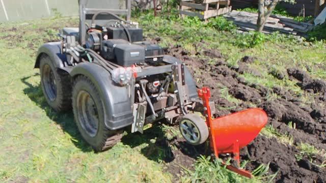 Универсальн колéсн бортоповоротный на испытаниях в поле с плугом. Устройство, назнач, регулировки