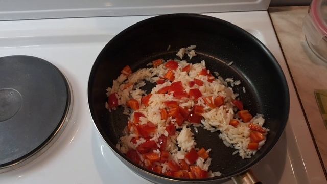 НА КУХНЕ с ЕКАТЕРИНОЙ К: Рис с болгарским перцем и яйцом и салат из моркови, огурца и помидор