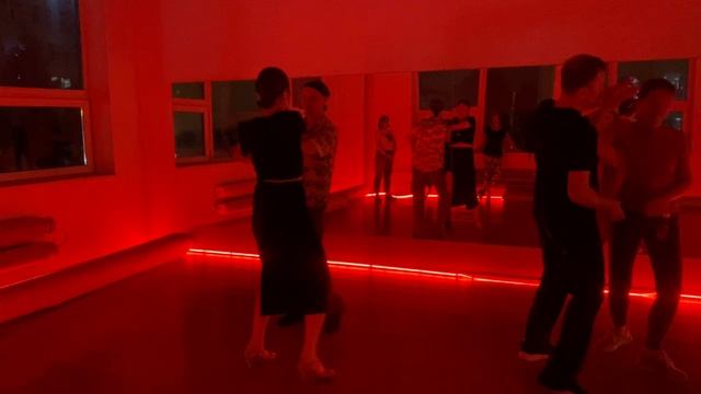 Бачата Bachata Девушки танцуют в масках на экзамене