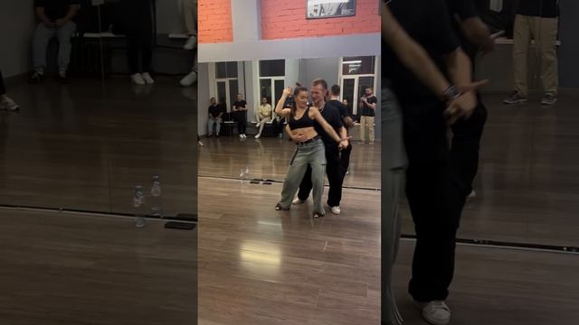 Бачата Bachata Супер танец от преподавателей под Ice Box, Sasha X