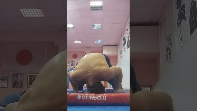 Начал закачивать шею и грудной отдел позвоночника