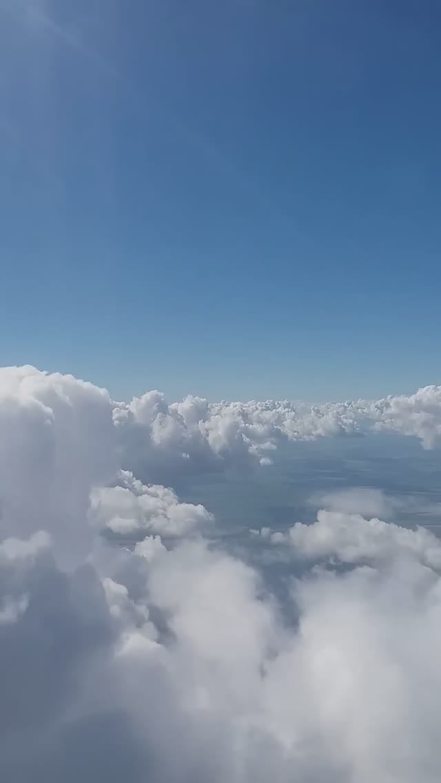 Загляни во внутрь облака. Что там в облаках? #Познавательноевидео# flying in the clouds