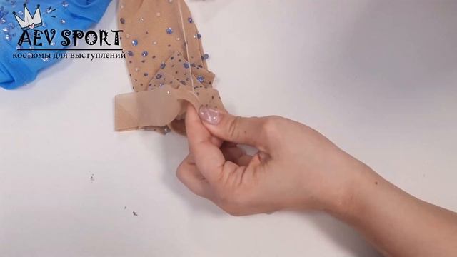 Петля на палец в платье для фигурного катания, купальнике для гимнастики