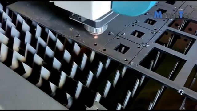 Оптоволоконный лазерный станок 1530B - Резка углеродистой стали 6 мм