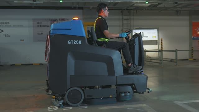 Поломоечная машина Gadlee GT260 B106 с местом для оператора.