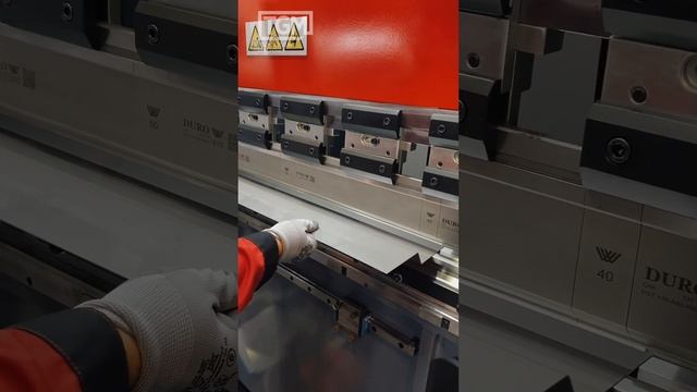 Представили на выставке в Самаре - Промышленный салон 2023, листогиб с ЧПУ от бренда Teslamak.