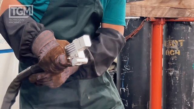 КОМЗ-Экспорт, г. Каменск-Шахтинский. Лазерная чистка профильной трубы аппаратом SF2000HC - 2 кВт.