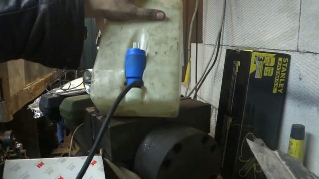 Не простой ремонт омывательного бочка на Газели. Омыватель лобового стекла Газели.