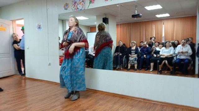 Шуточный номер «Как хотела меня мать, да, за первого отдать»