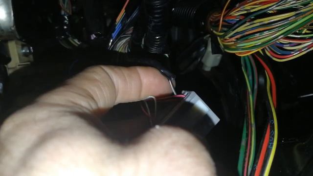 Toyota avensis 2005 точки подключения сигнализации.