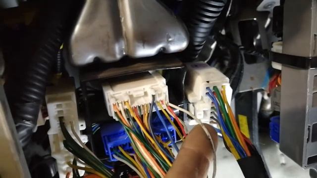 Точки подключения автосигнализации на KIA Sorento 2005