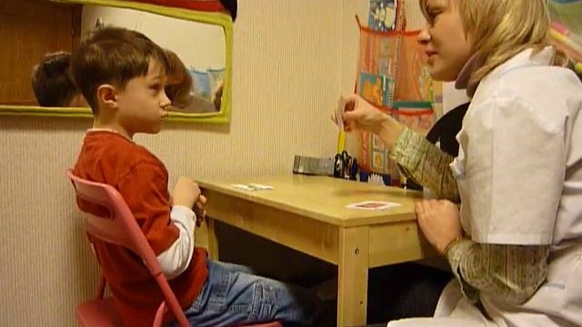 Моторная алалия. Занятие с логопедом ребенка с моторной алалией и дизартрией.