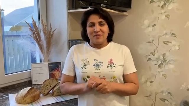 Печет 20 буханок в день на продажу. Айгуль