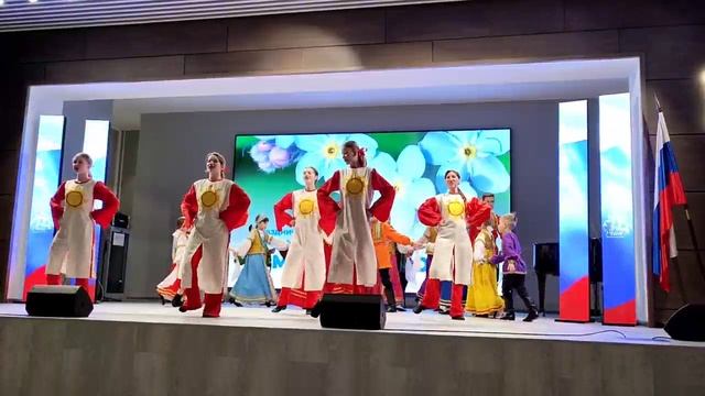РНП "Возле речки, возле моста", Ансамбль нар. песни "Маков цвет", Ансамбль РНИ "Звонкие узоры".
