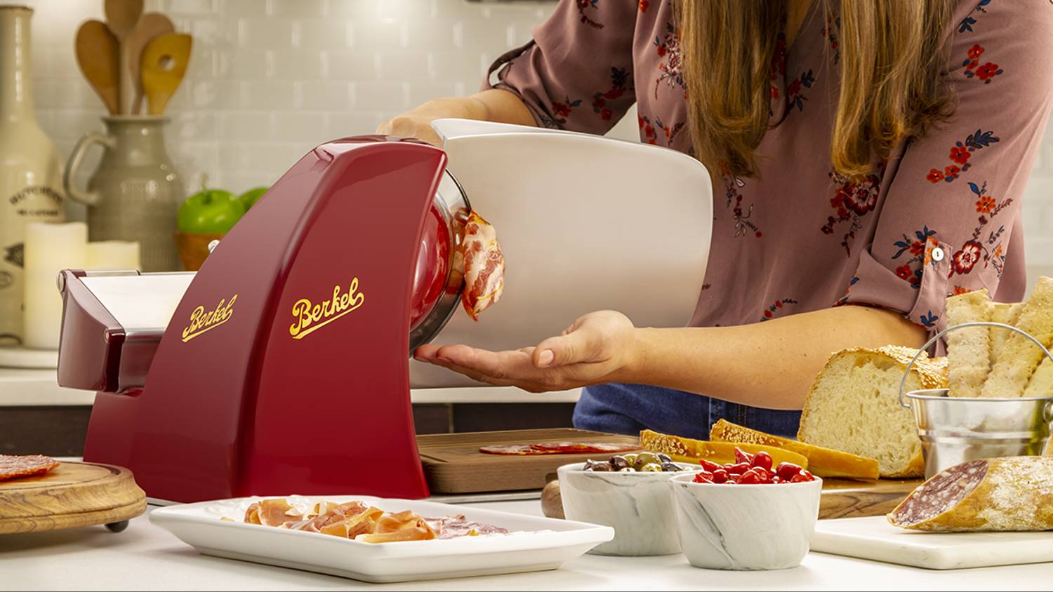 Купить электрический слайсер - ломтерезка BERKEL HOME LINE 200 -250 мм для нарезки продуктов Италия