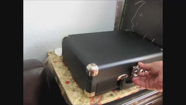 " А я не уберу свой чемоданчик".