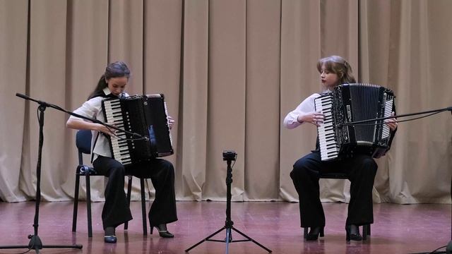 2024-11-26_01. "Праздник в улусе". Исполняют Екатерина Степанова и София Николаева