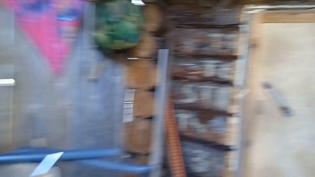Варим и жарим на улице рыбу, рис  на уличной печке, выпили кружку чаю с конфетами