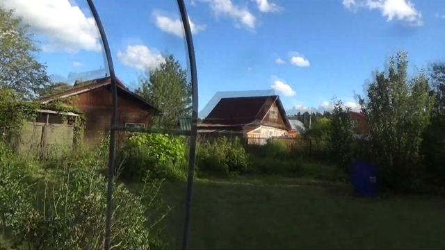 На участке через лесок