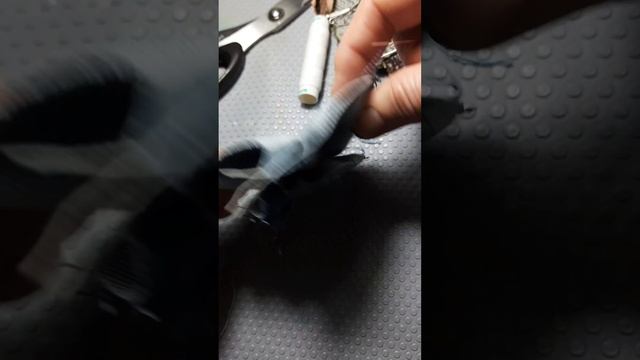 Джинсовая брошь легко и просто. #своимируками #переделка#лайфхаки #джинсоваяброшь