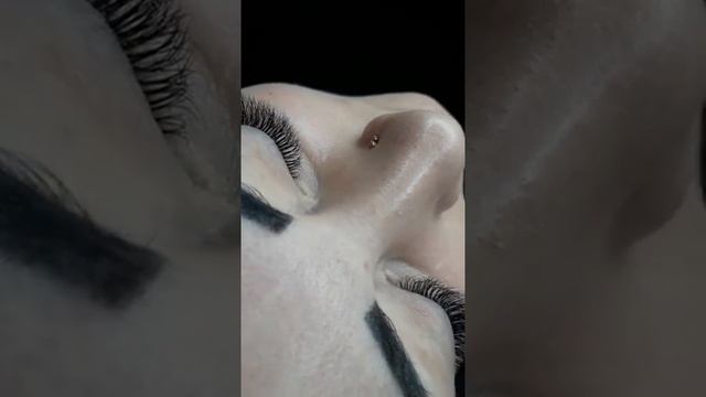 Готовый результат наращивания ресниц