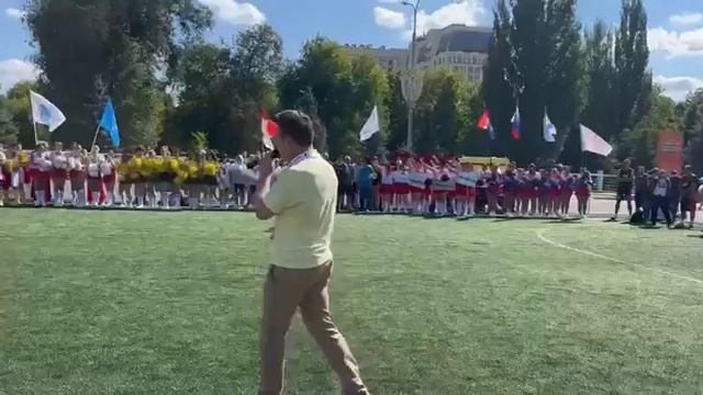 Сергей Войтенко с песней «Я РУССКИЙ» На турнире среди родительских школьных команд «Высший класс!»