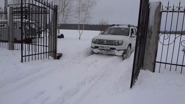 Дастер и дача плюс самоблоки по снегу.