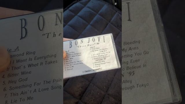 Уловы с барахолки. #аудиокассеты #motorola #retromobile #retrophone #v3