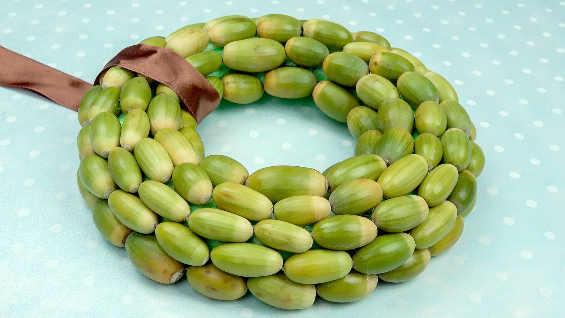 Венок из желудей //  Поделки из природного материала // Эко декор для дома своими руками