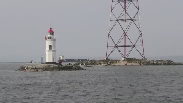 Владивосток с моря. Любуемся бухтами, маякам и мостами с яхты после важной международной конференции