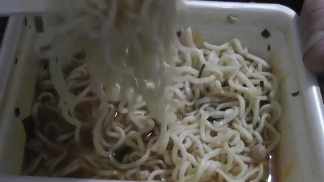 острый доширак ем