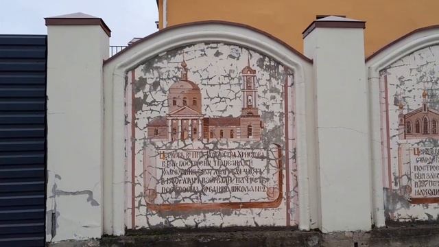 В центре Боровска. Торговые ряды и разрушенные храмы города.