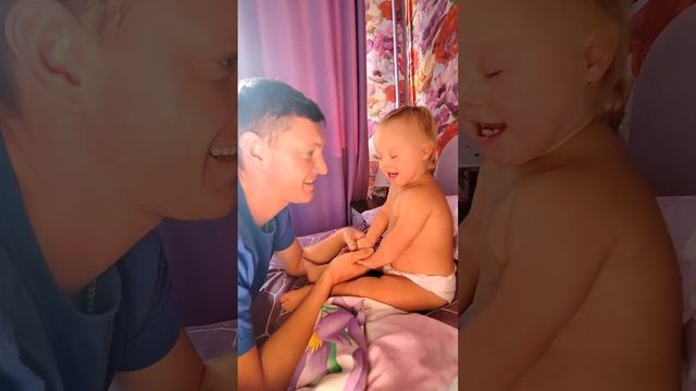 #супернастуся #солнечныймалыш #синдромдауна #downsyndrom #папаидочка #папавова #детскийсмех #объятья